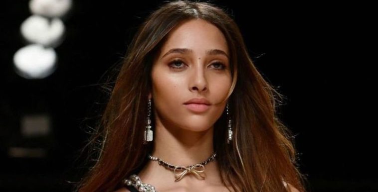 13 Jaw-dropping Hot Photos of Yasmin Wijnaldum - The Day Made