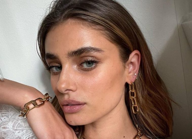 11 Jaw-dropping Unseen Hot Photos of Taylor Hill - The Day Made